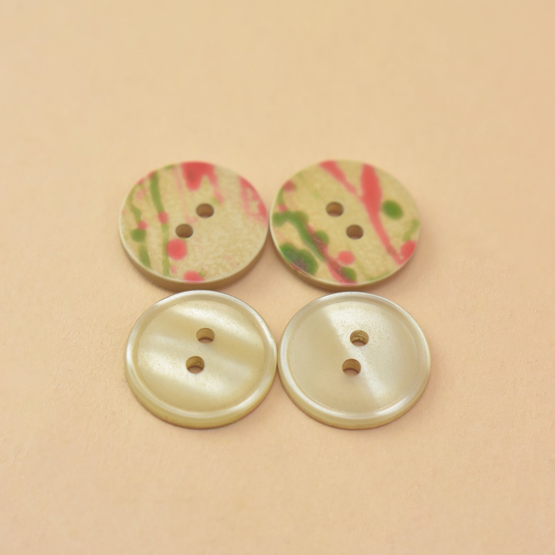 Botones perla Modelo 3827 #30. Caja 32-BB