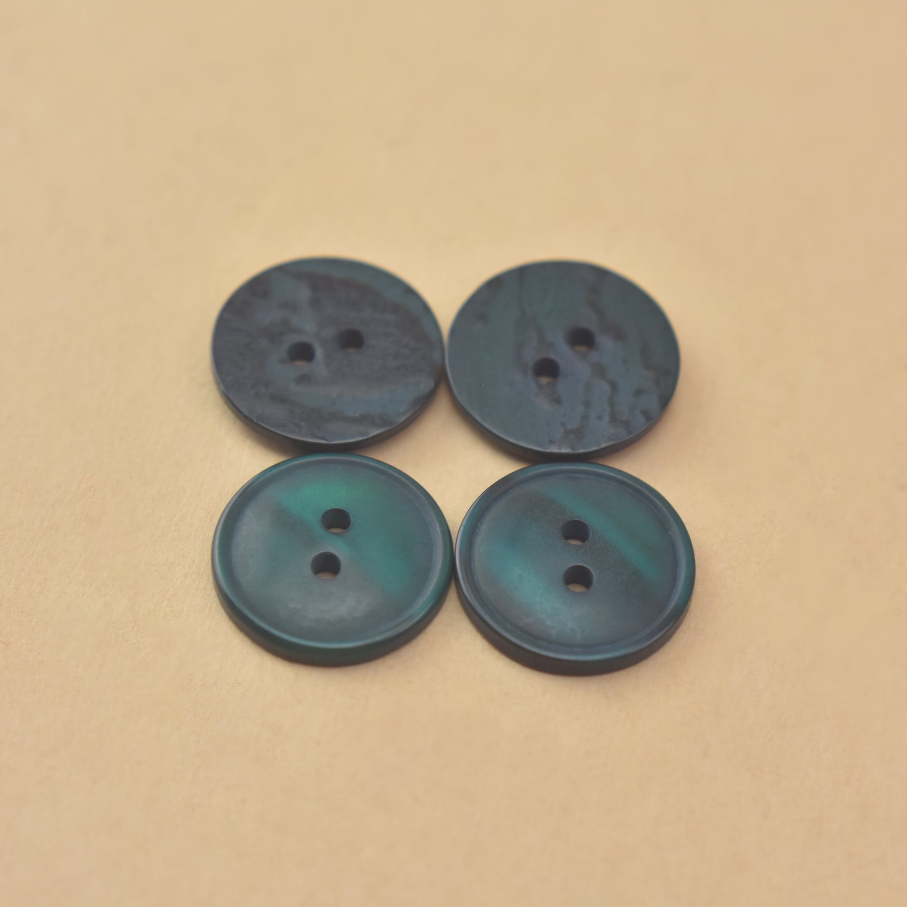 Botones perla Modelo 3827 #30. Caja 32-BB