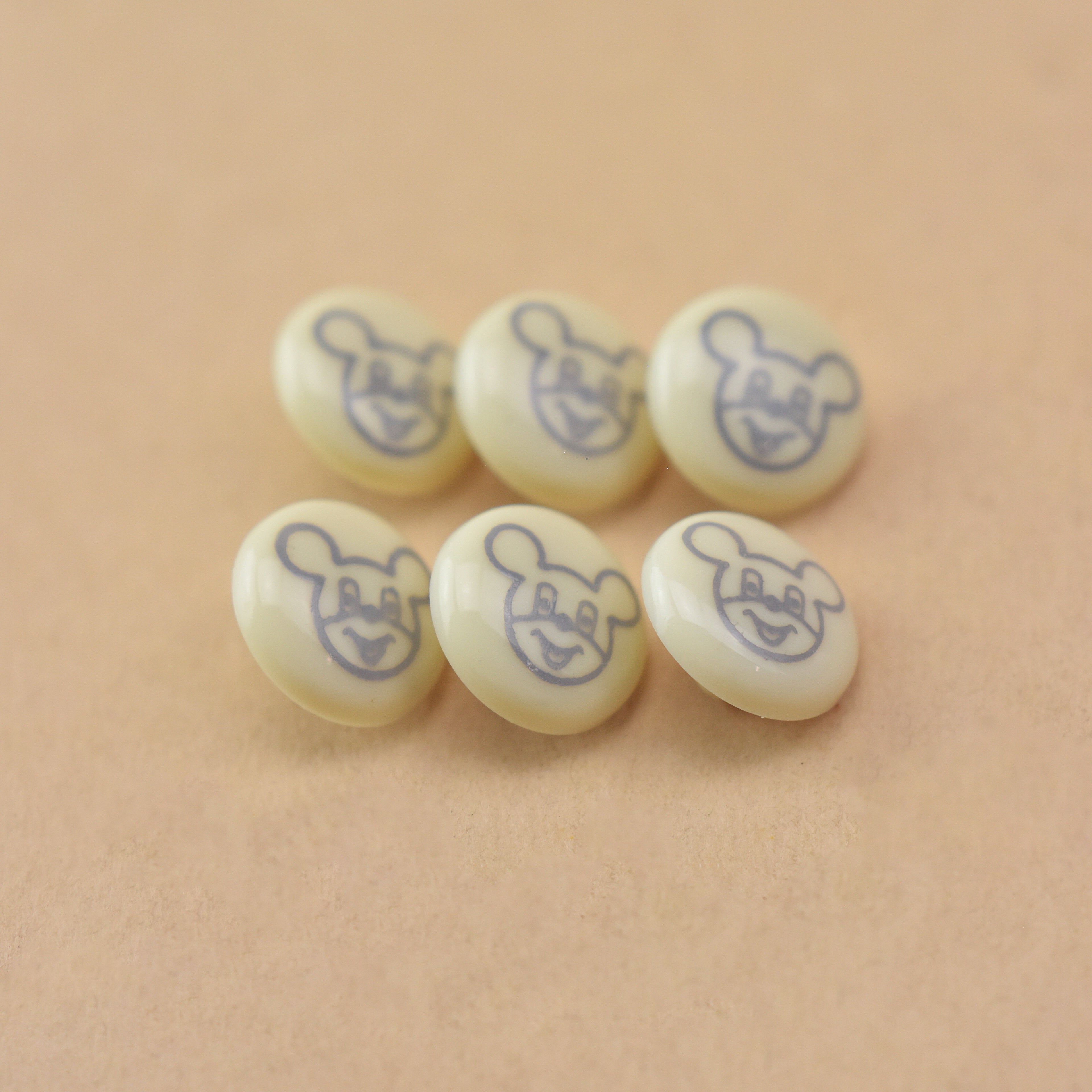 Botones ratón perla modelo 4380 # 20 Caja 112-BB