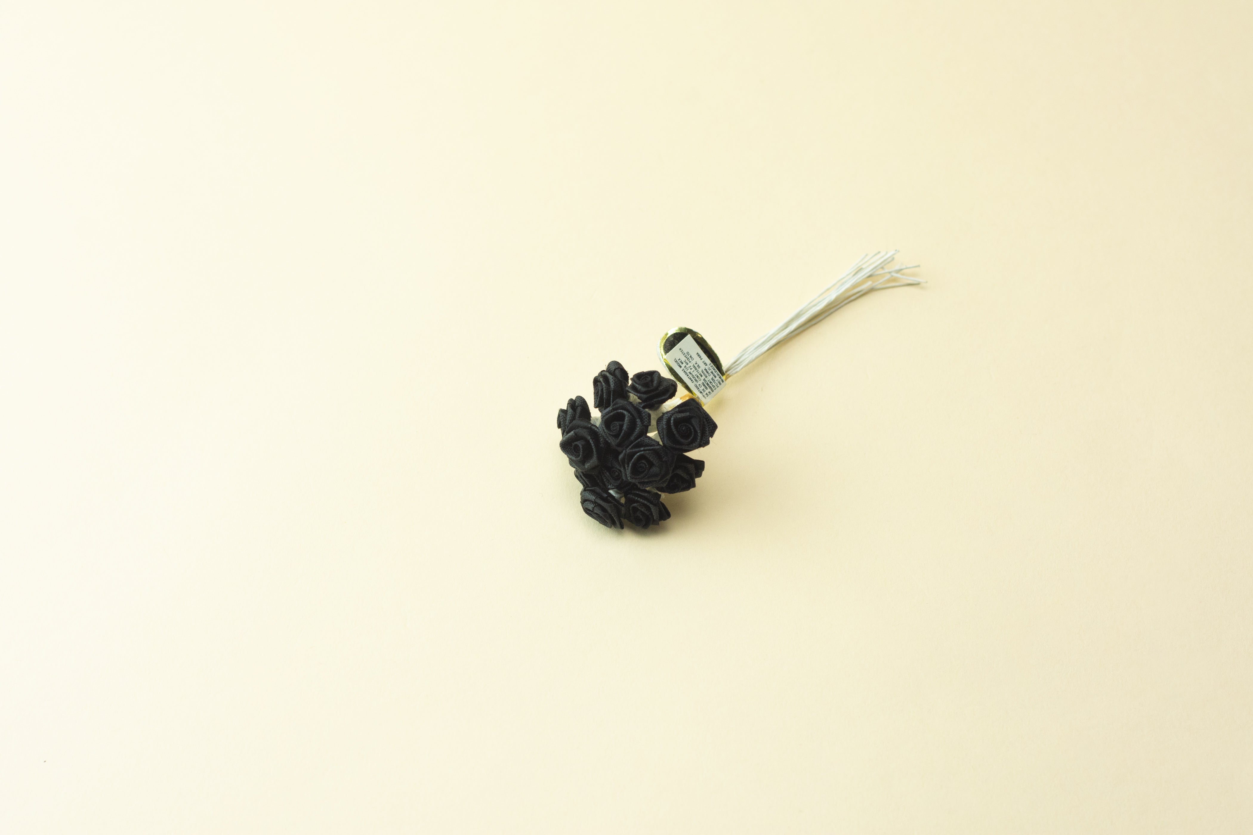 Royal Silk Ramo De Flores Negro